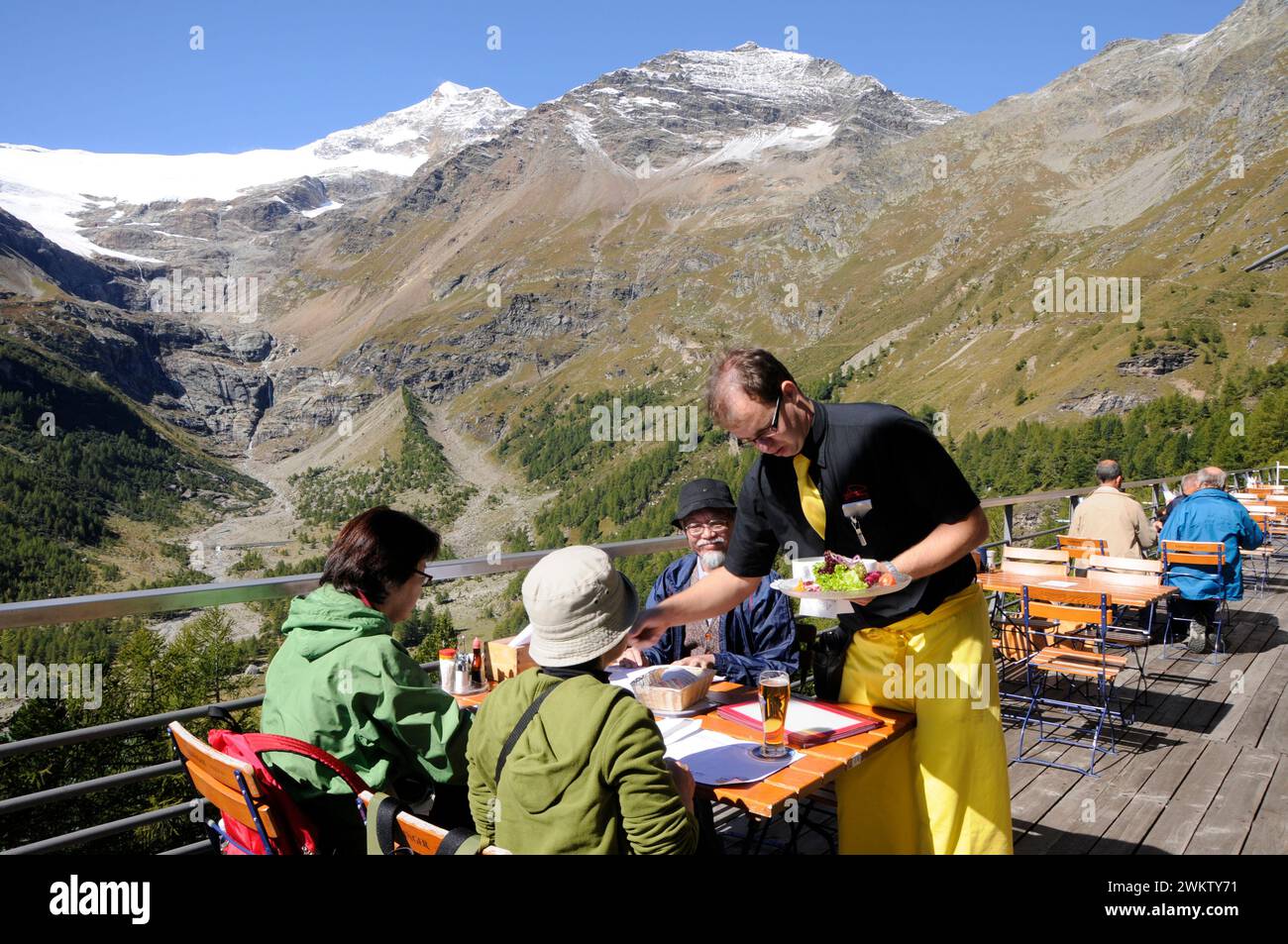 Bergrestaurant auf der Alp Grüm. Mountain-Restaurant on Alp Grüm Stock ...
