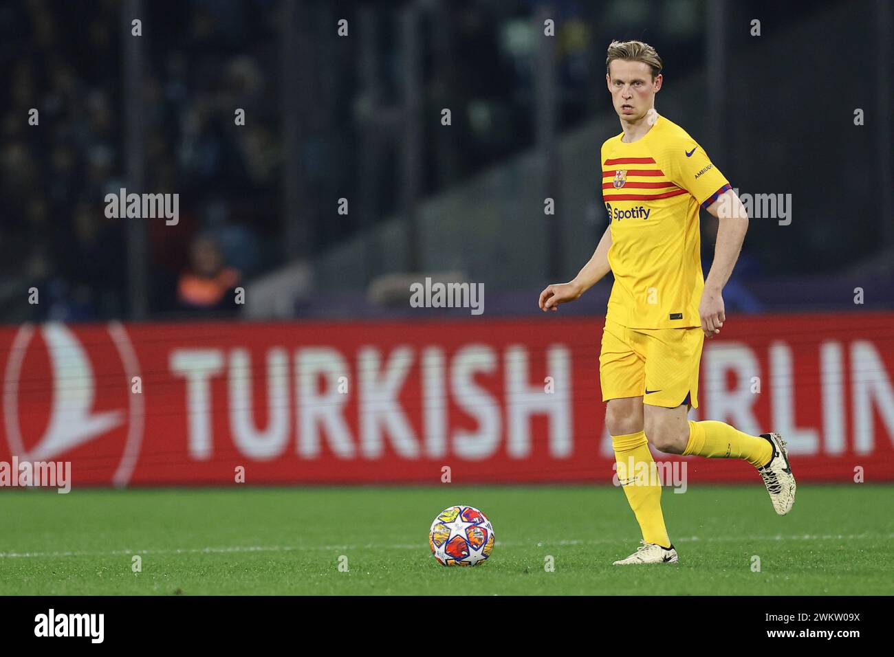 Barcellona's Dutch midfielder Frenkie de Jong controls the ball during ...