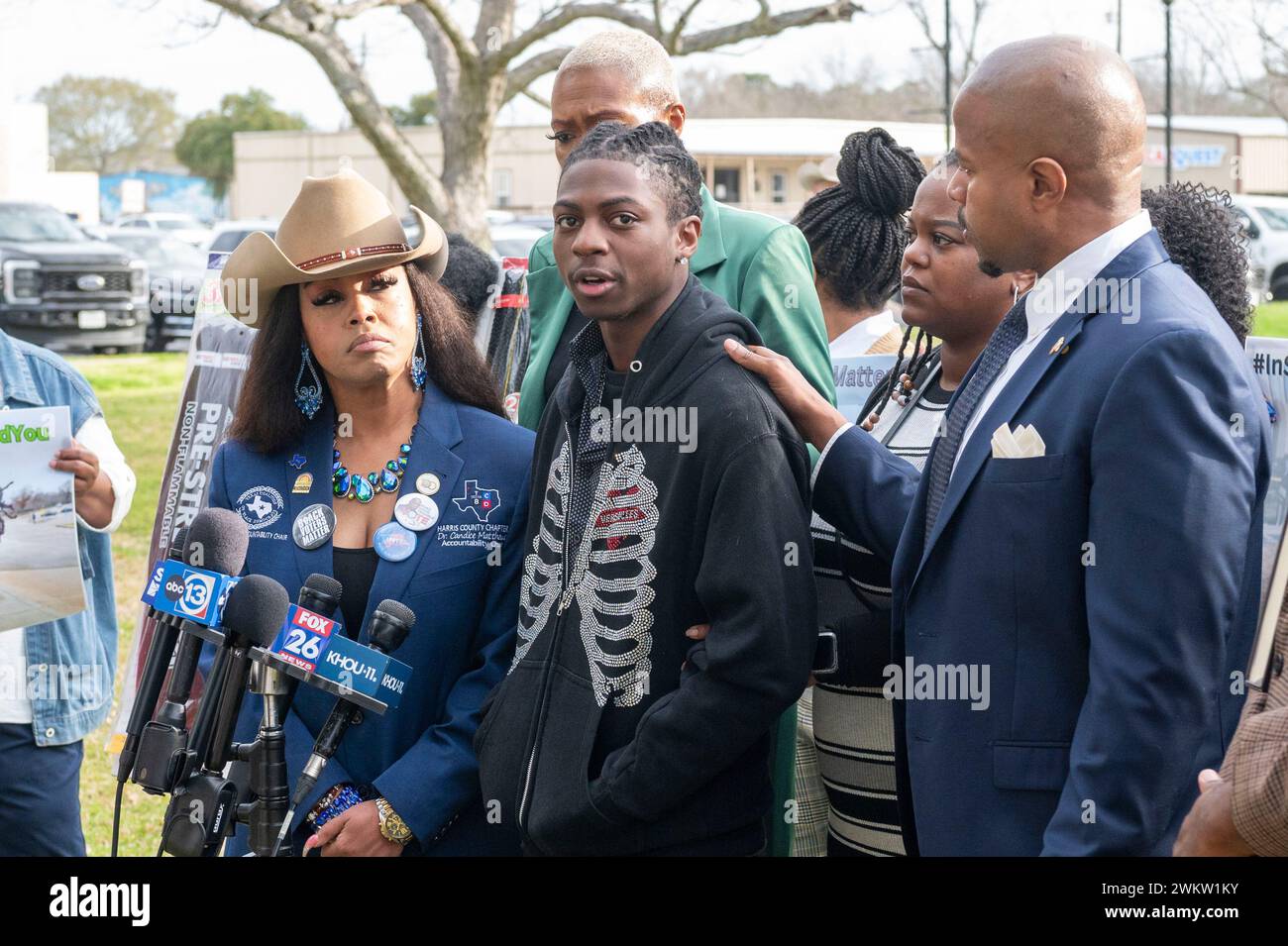 Dr. Candice Matthews, left, listens as state representative Ron ...