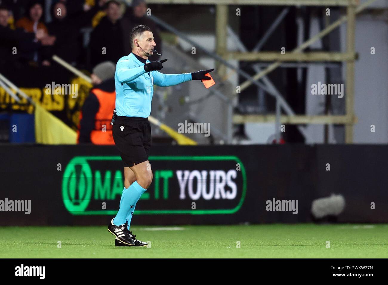BODØ - Referee Tasos Sidiropoulos showing the red card for Josip Sutalo ...