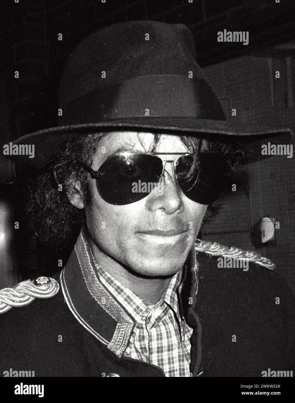 Michael Jackson Leaving the Palace Hotel in New York City January 1988 ...