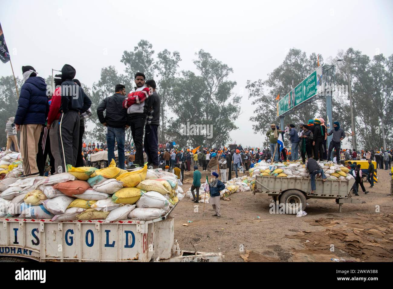 Shambhu Border, Punjab, India. 21st Feb, 2024. Farmers gather at the ...