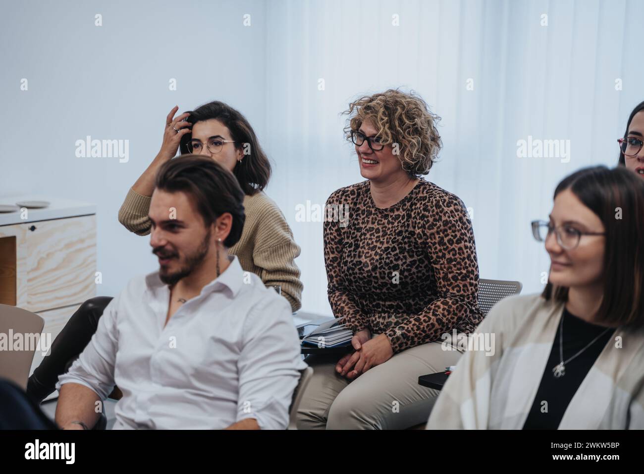 Training session business informal hi-res stock photography and images ...