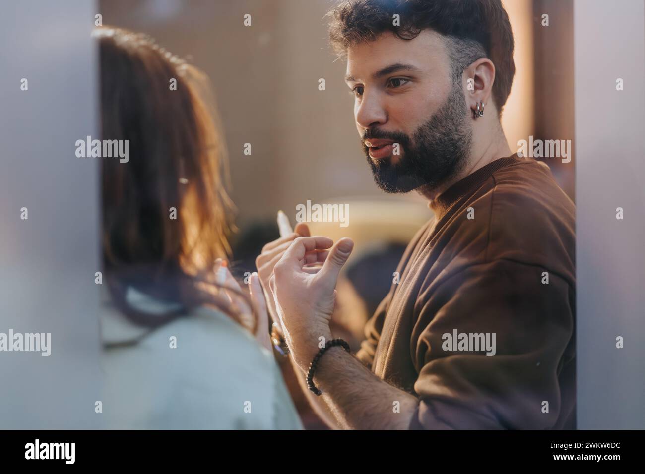 Unseen conversation hi-res stock photography and images - Alamy