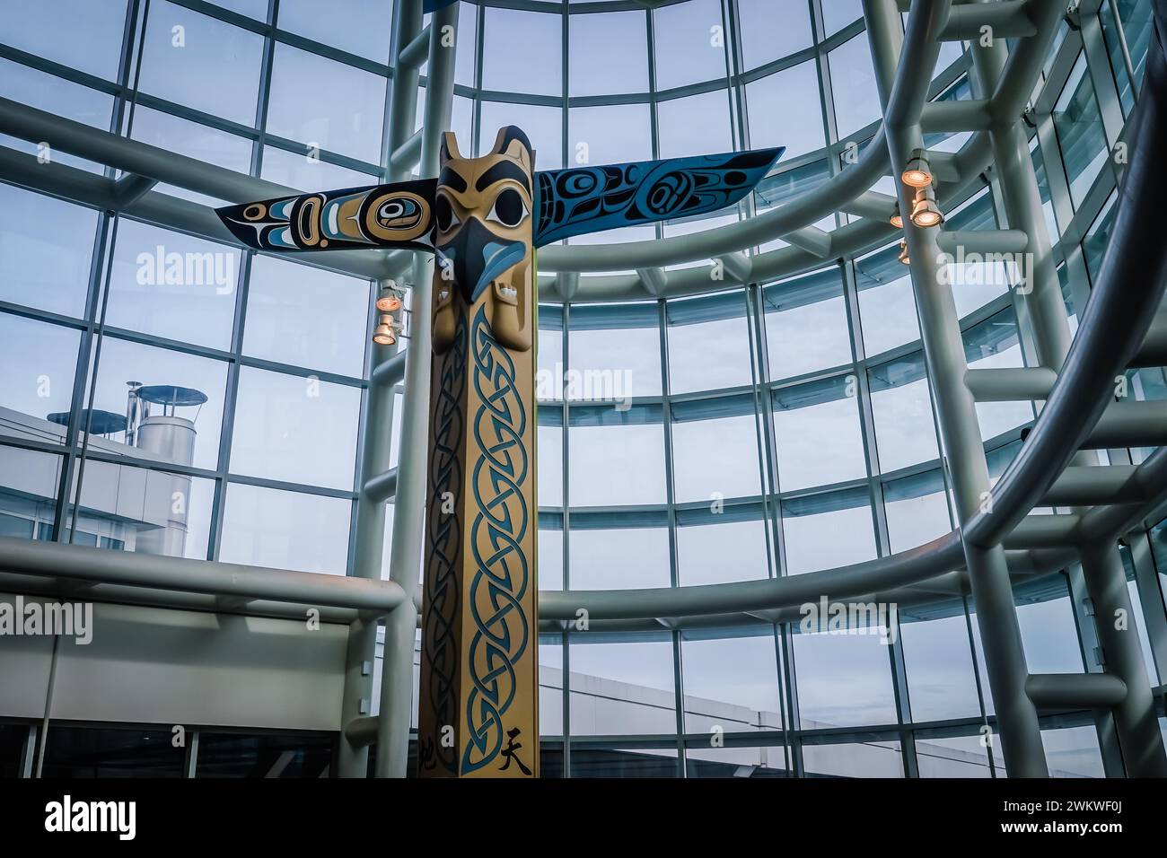 "Celebration of Flight" by Don Yeomans, a totem pole created as a ...