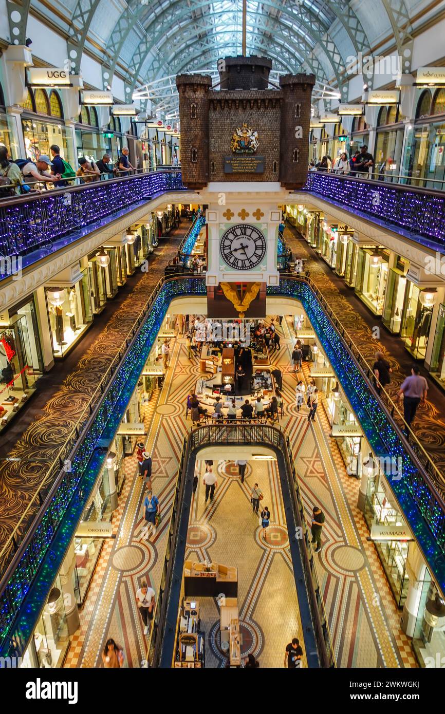 The world's largest hanging Animated Turret Clock inside the Queen ...