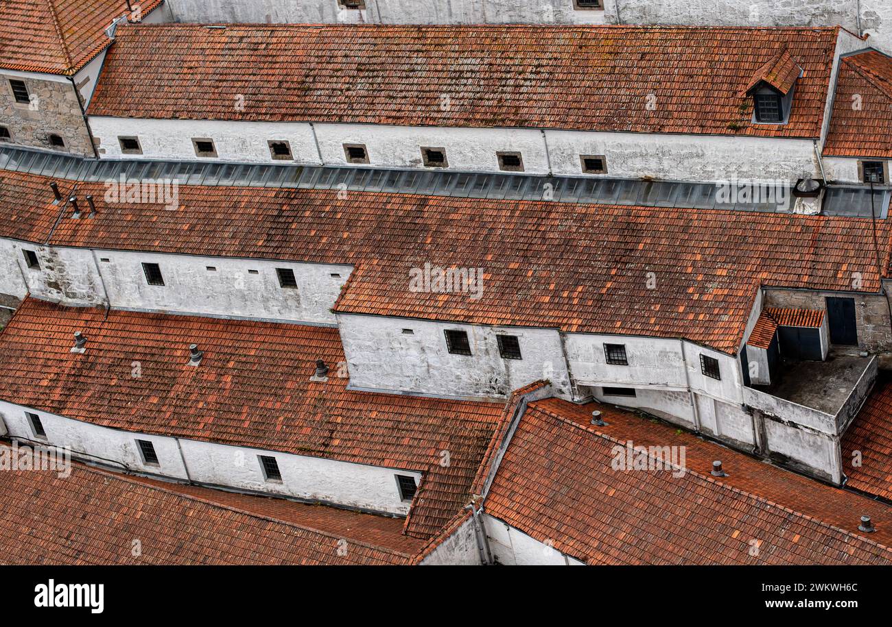 White buildings with red tiled roofs hi-res stock photography and ...