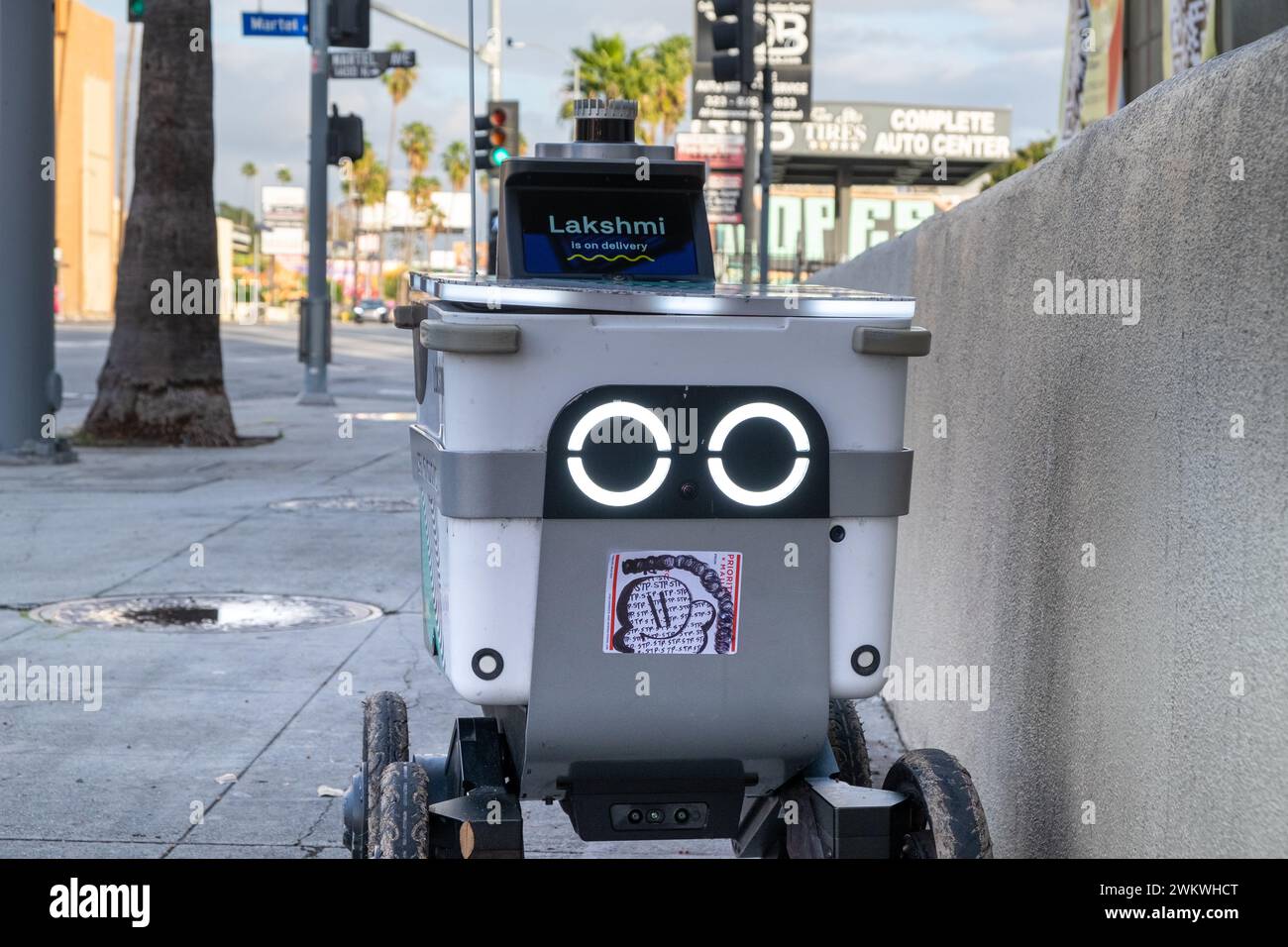 Food delivery robot hi-res stock photography and images - Alamy