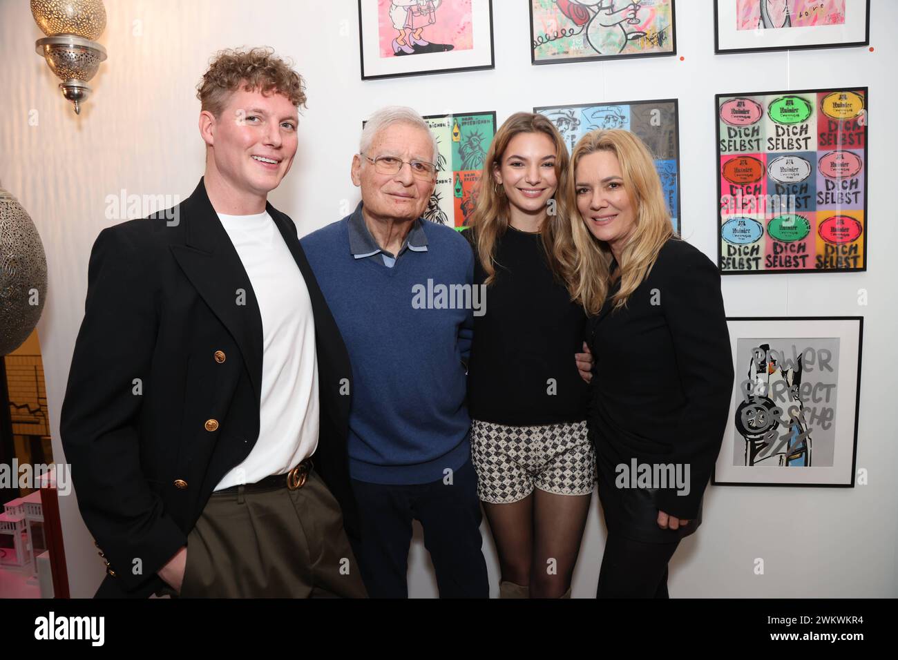 Jessica Stockmann kam mit ihrem Vater und Tochter Nicita, links ...