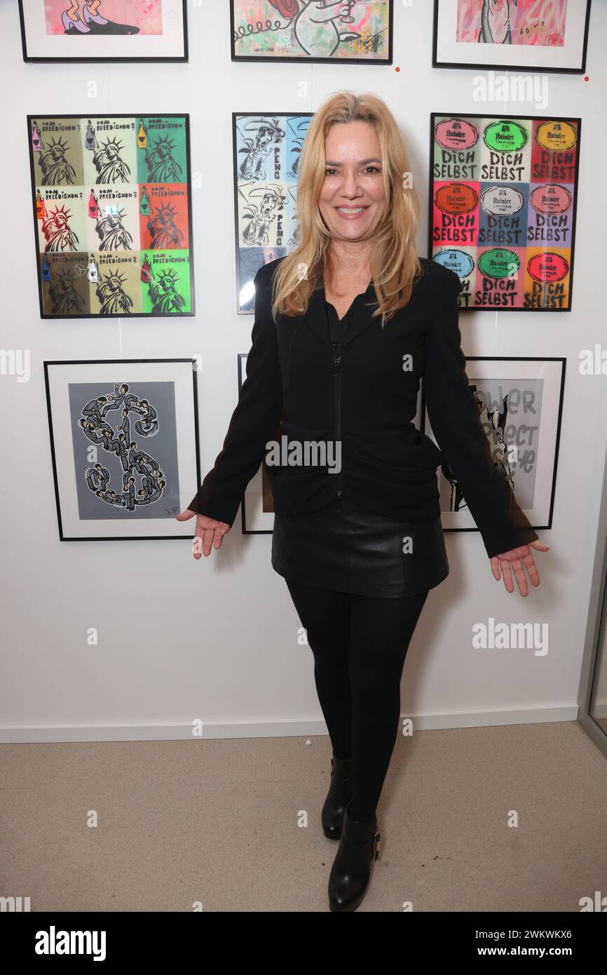 Jessica Stockmann zu Gast bei der Vernissage von Jos Tappe, der Pop Up ...