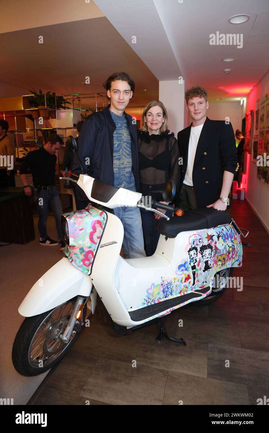 Jos Tappe, Frieda Vogel Mond Galerie mit Agenturchef Chris Riechmann ...