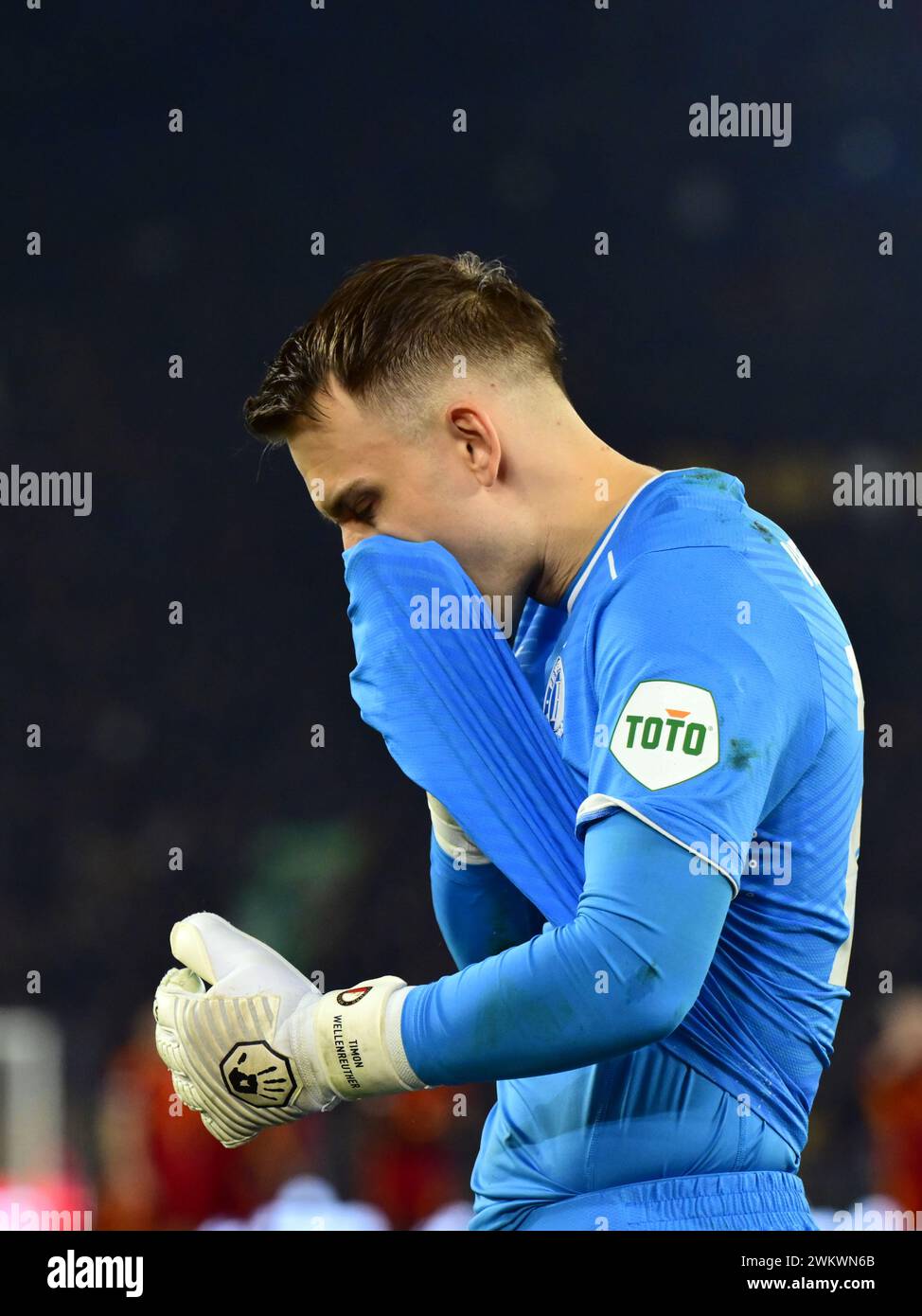 ROME - Feyenoord goalkeeper Timon Wellenreuther disappointment after ...