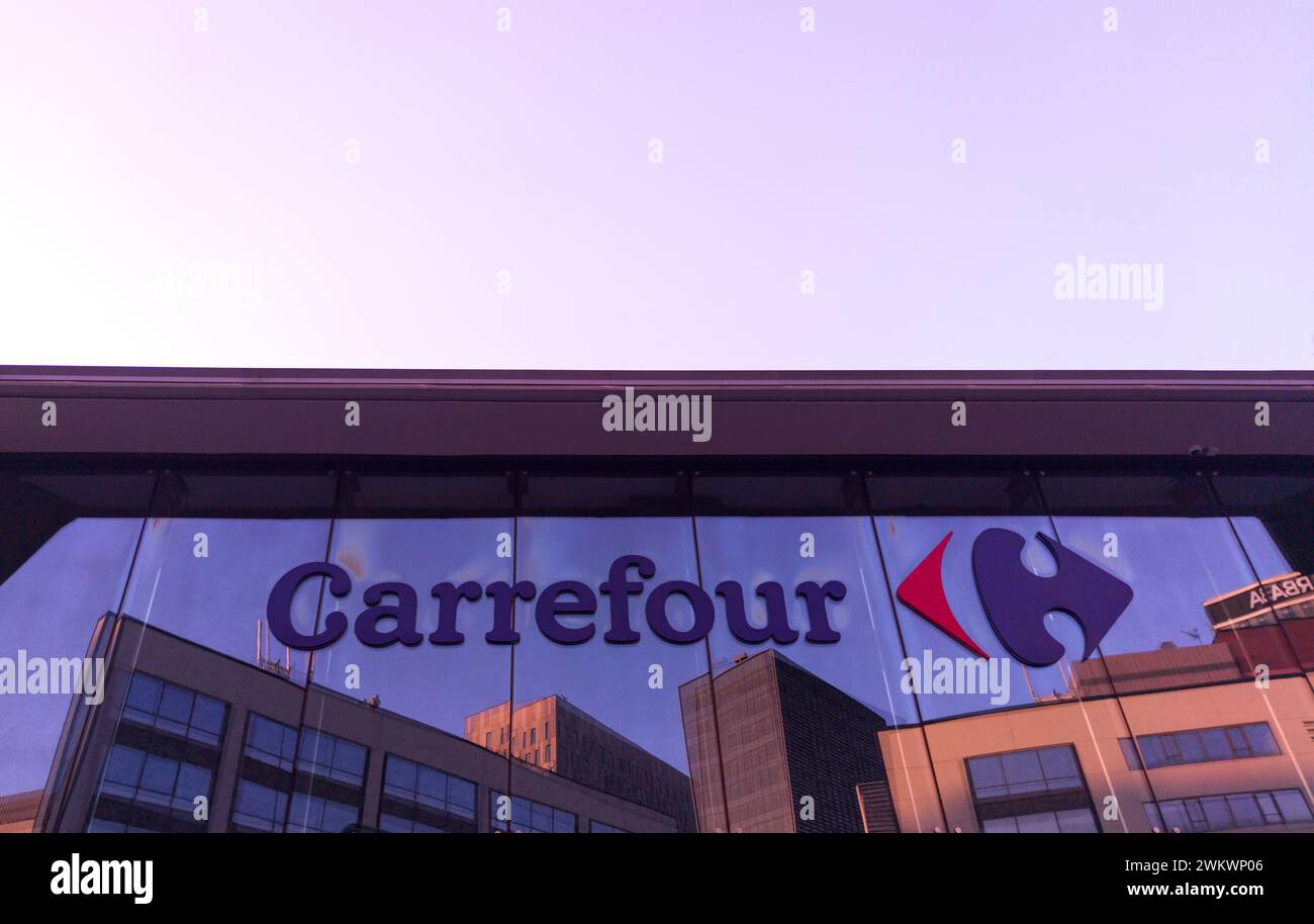 Carrefour supermarkets hi-res stock photography and images - Alamy