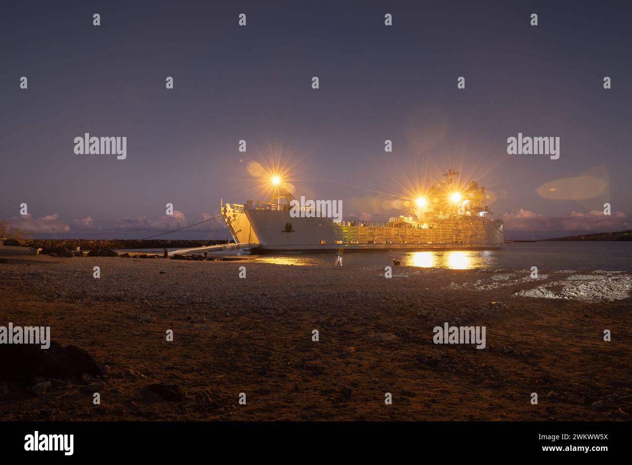 Army logistic support vessel hi-res stock photography and images - Alamy