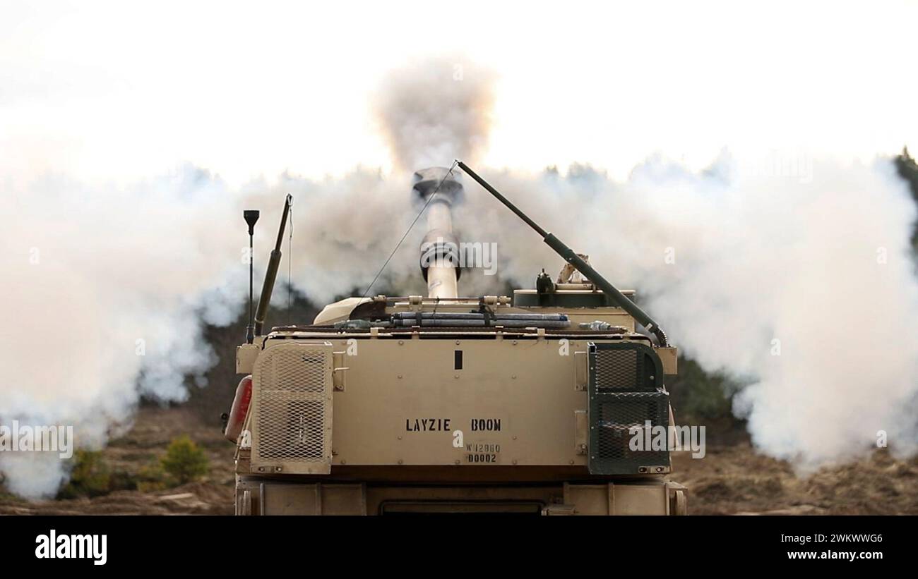 A Paladin from the 4th Battalion, 27th Field Artillery Regiment, 2nd ...