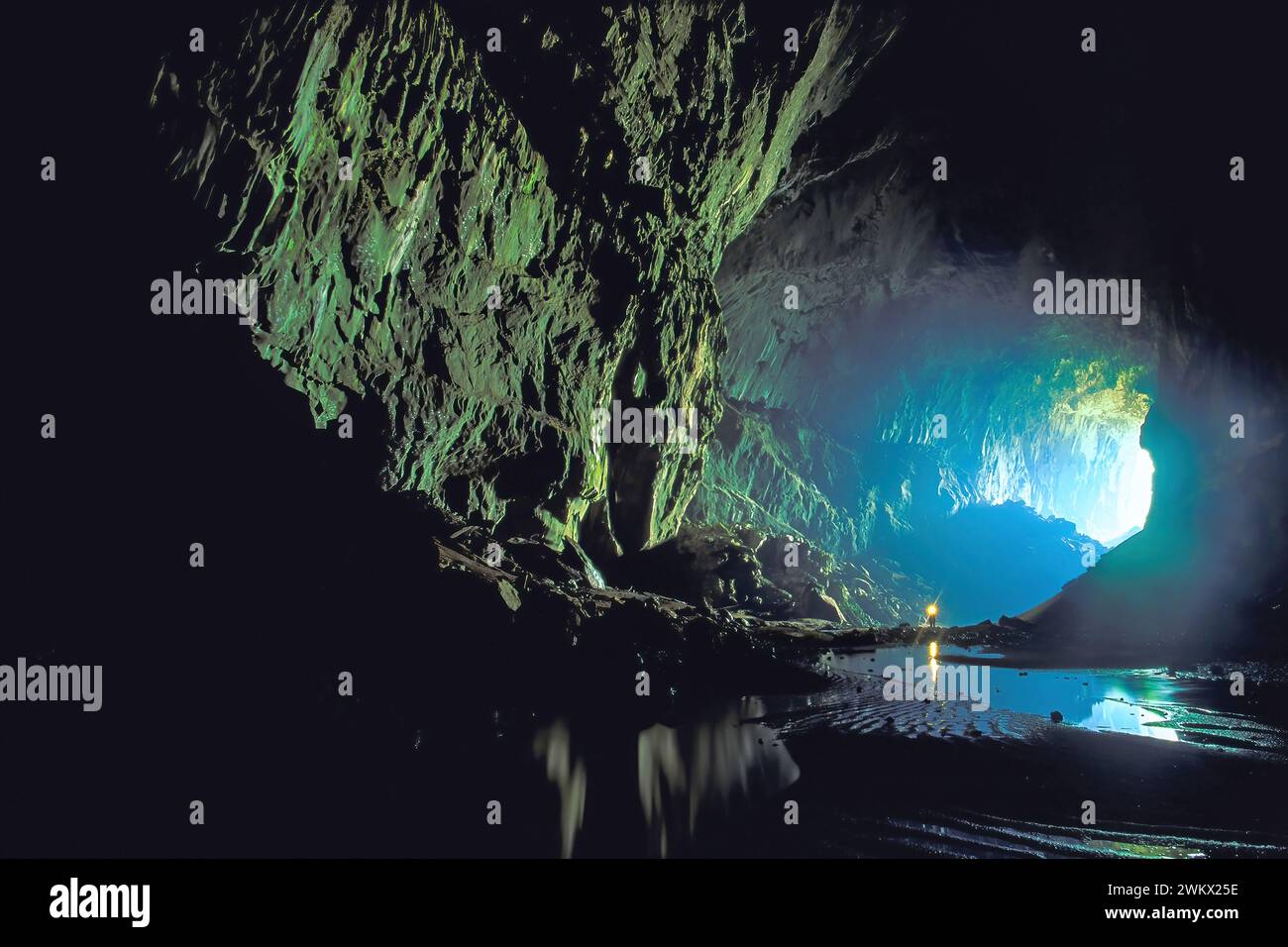 Deer Cave, ( Gua Rusa) The world's second largest cave passage with ...