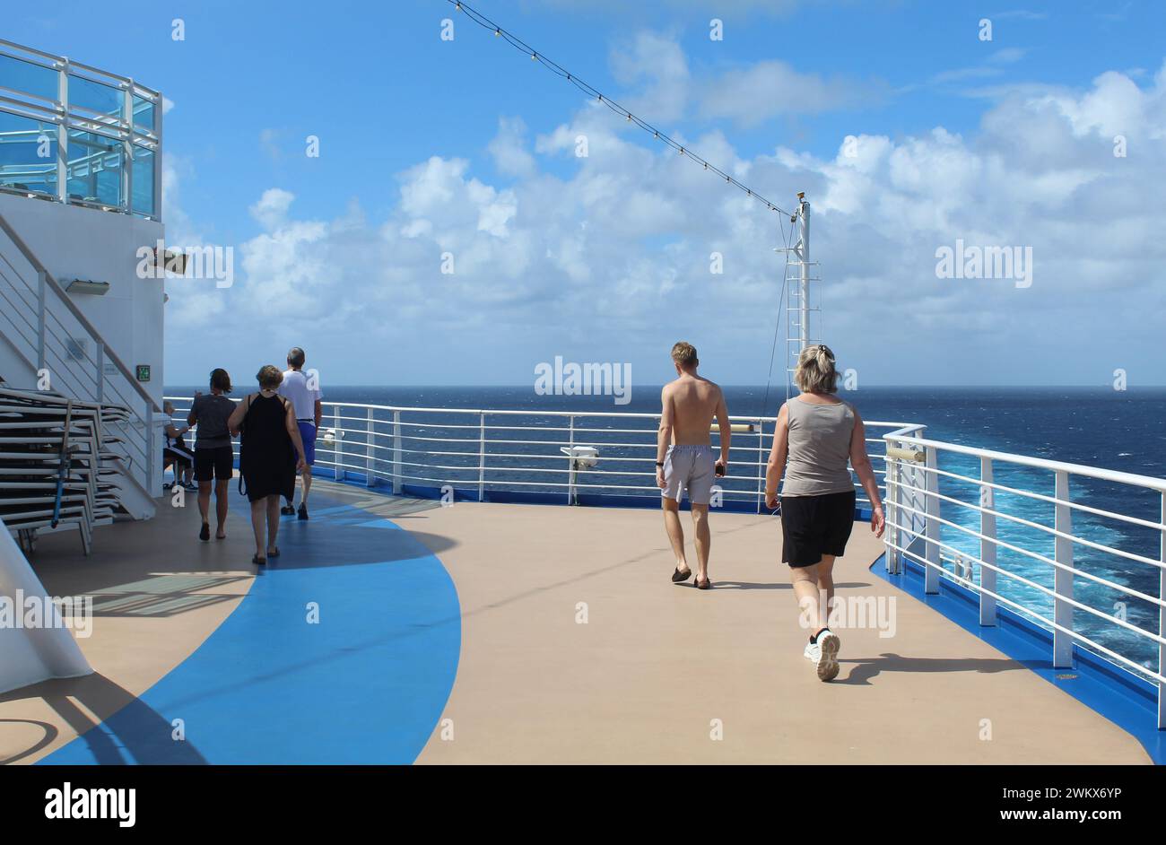 Cruise ship raling hi-res stock photography and images - Alamy