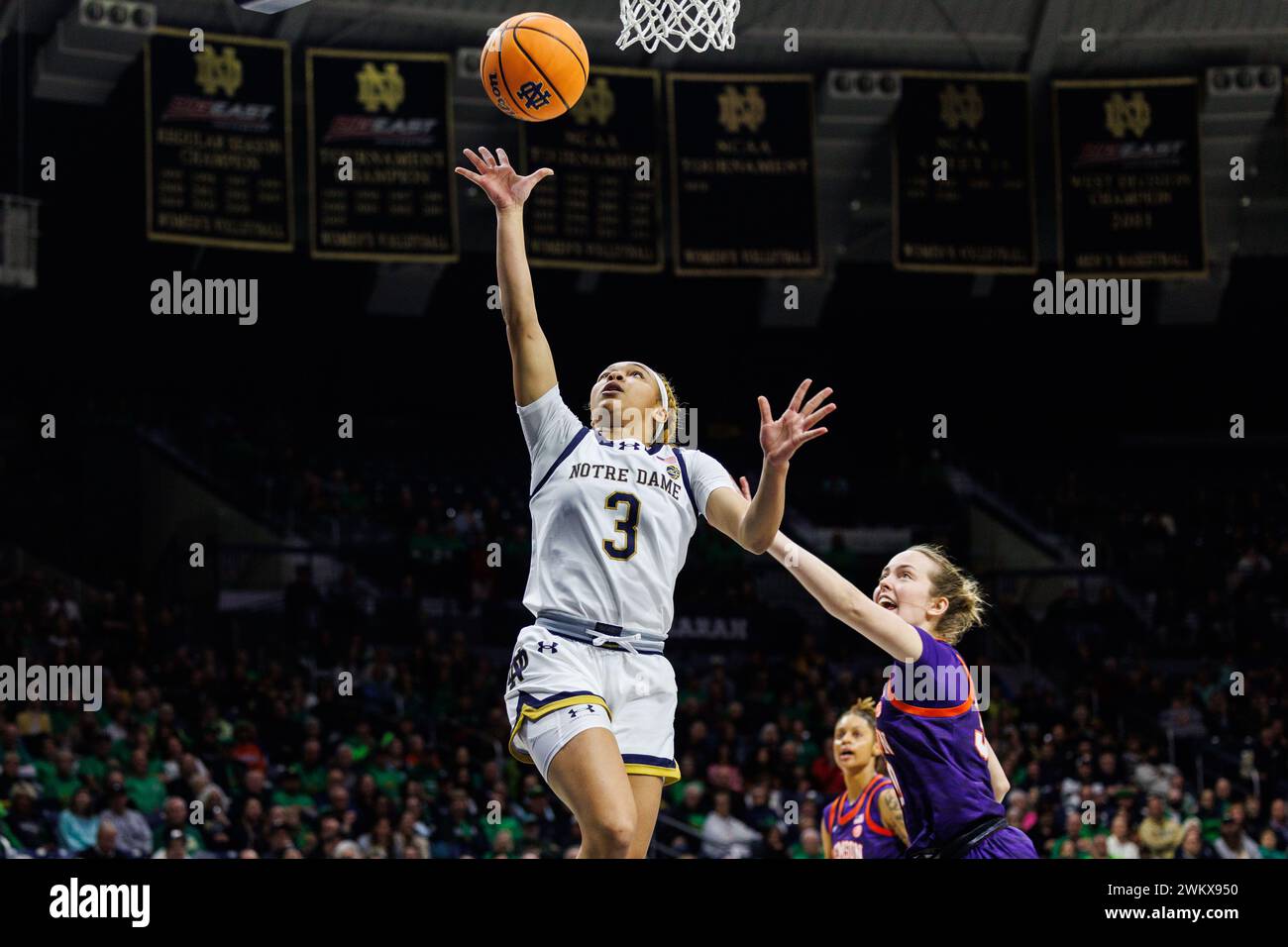 South Bend, Indiana, USA. 22nd Feb, 2024. Notre Dame guard Hannah Hidalgo (3) goes up for a ...
