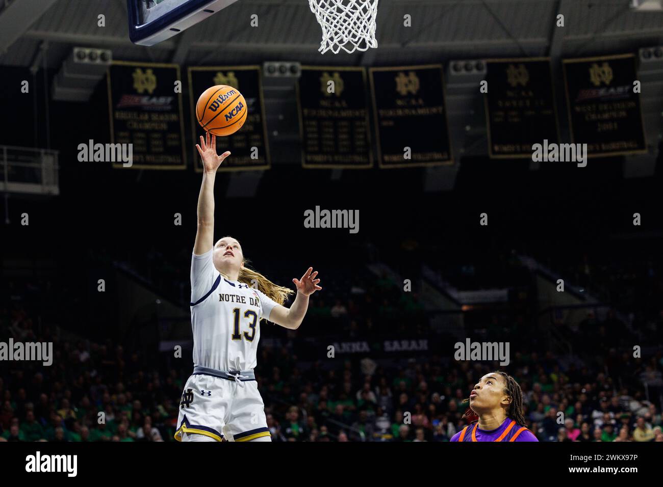 South Bend, Indiana, USA. 22nd Feb, 2024. Notre Dame guard Anna DeWolfe ...