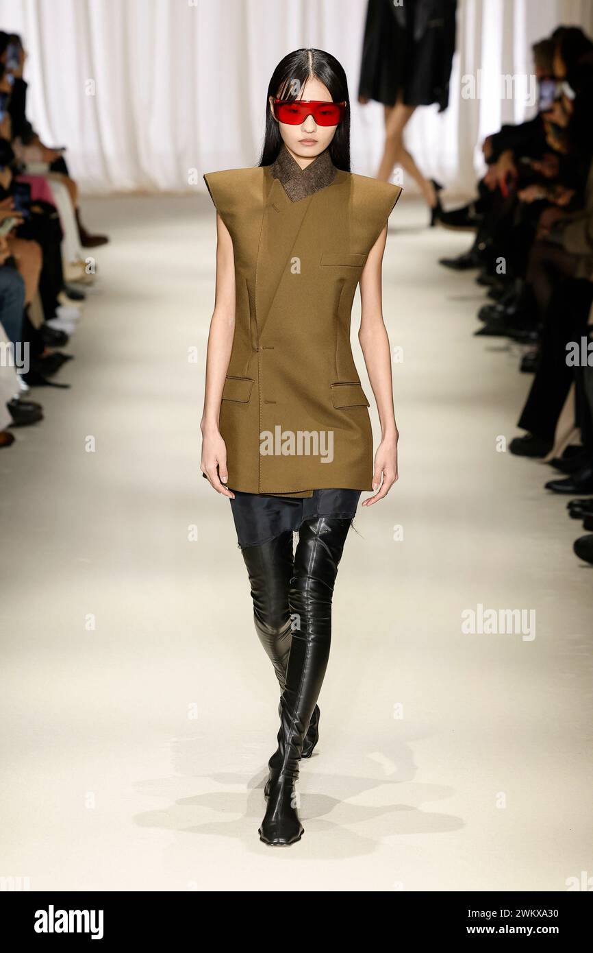Milan, Italien. 22nd Feb, 2024. MM6 MASION MARGIELA Fall/Winter 2024 ...