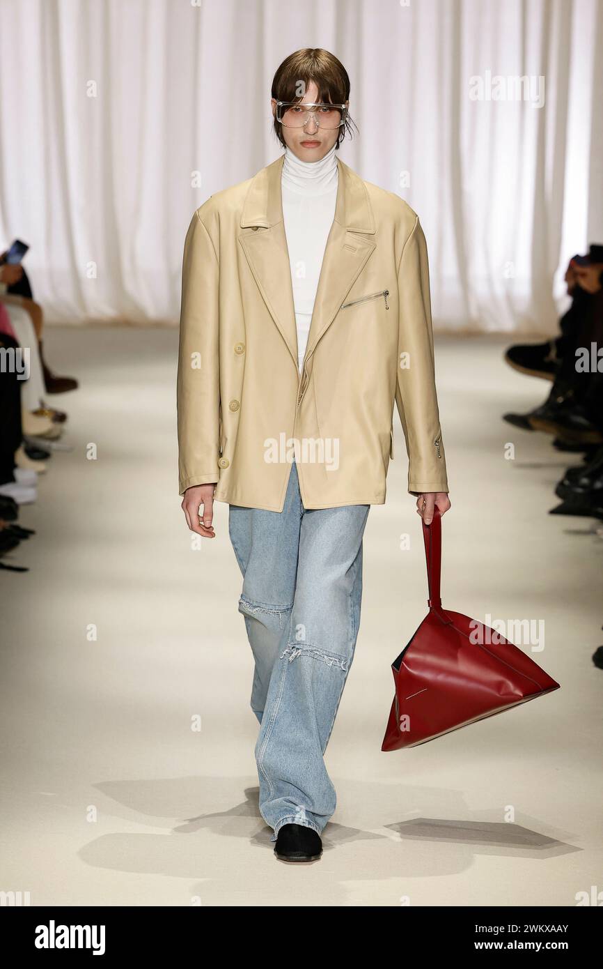 Milan, Italien. 22nd Feb, 2024. MM6 MASION MARGIELA Fall/Winter 2024 ...