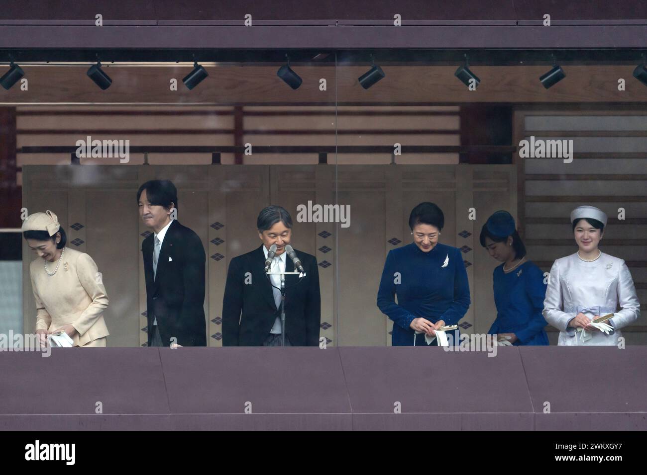 L r crown hi-res stock photography and images - Alamy