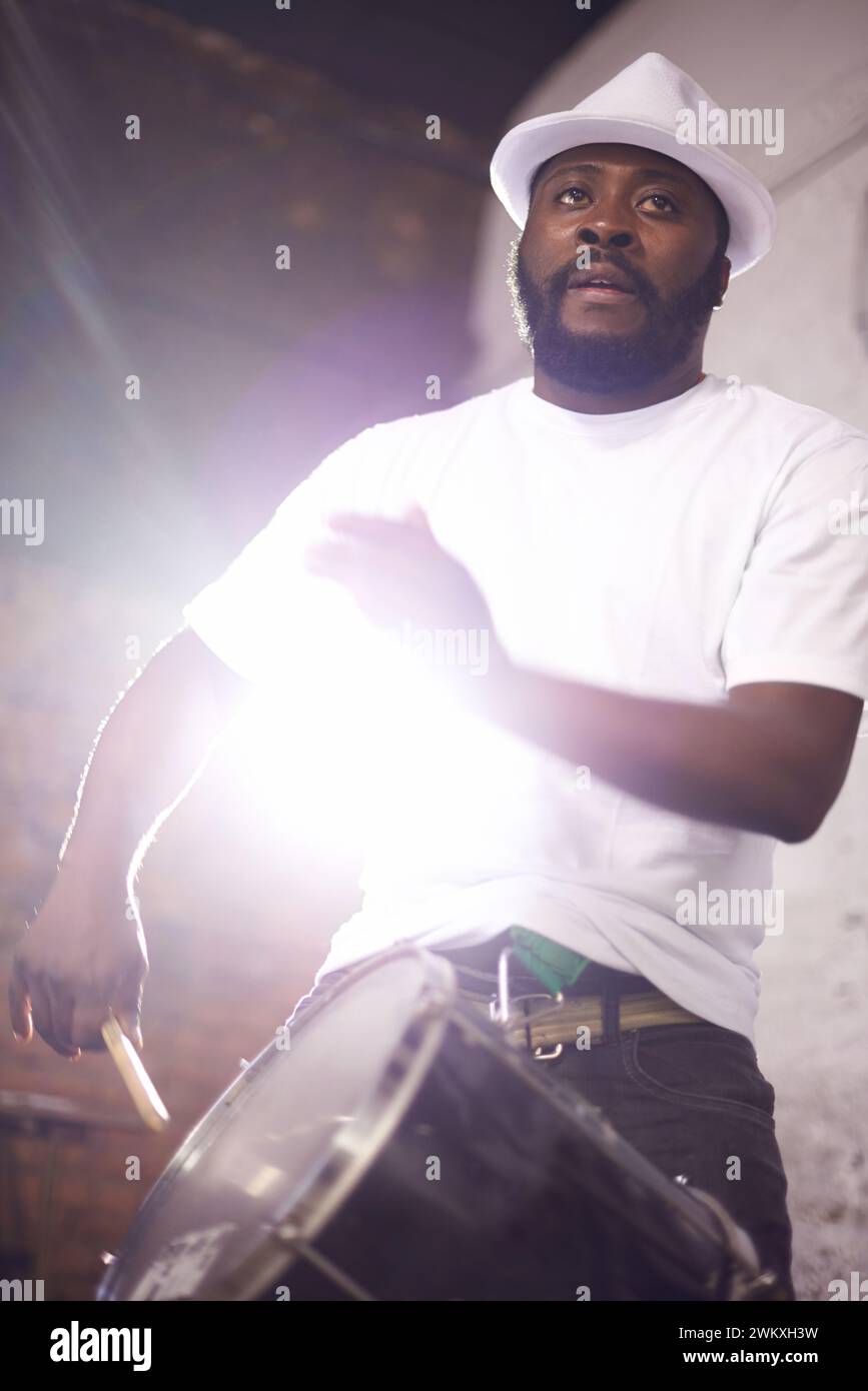 African percussion band black hi-res stock photography and images - Alamy