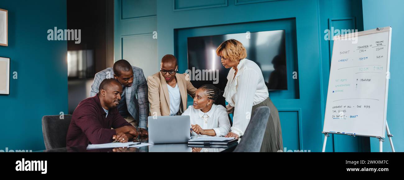 Strong teamwork hi-res stock photography and images - Alamy