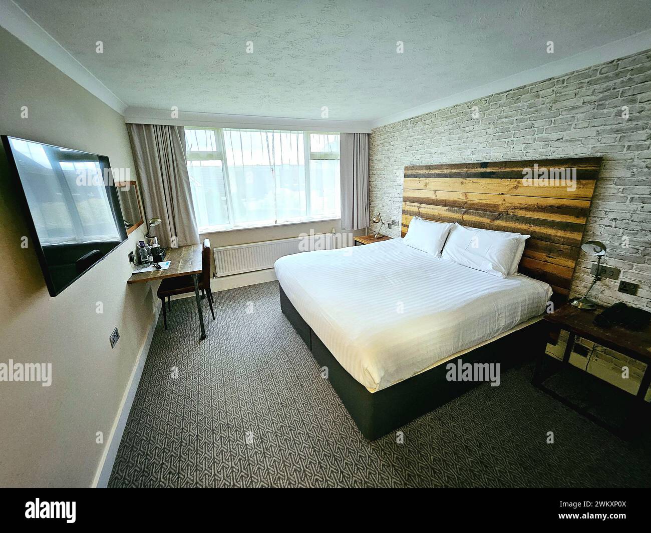 Empty hotel bed hi-res stock photography and images - Alamy