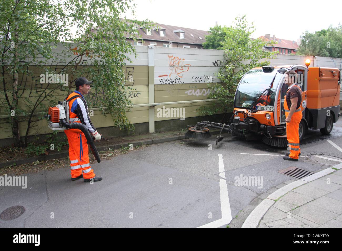 Cleaning noise barrier hi-res stock photography and images - Alamy