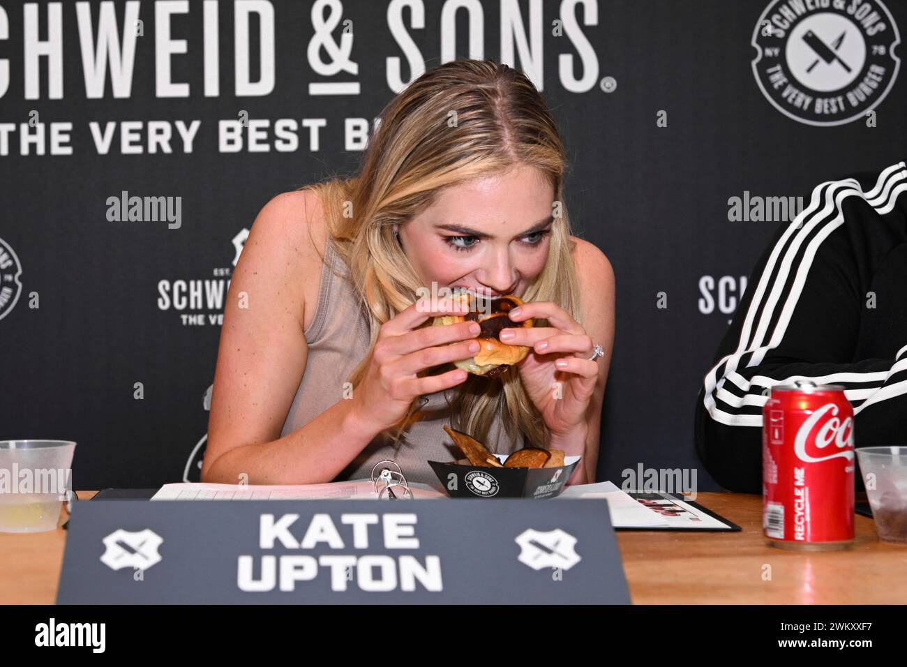 Kate Upton eats a hamburger at Burger Bash as part of SOBEWFF on ...
