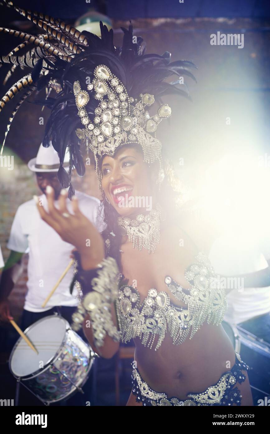 Rio carnival dancing drums hi-res stock photography and images - Alamy
