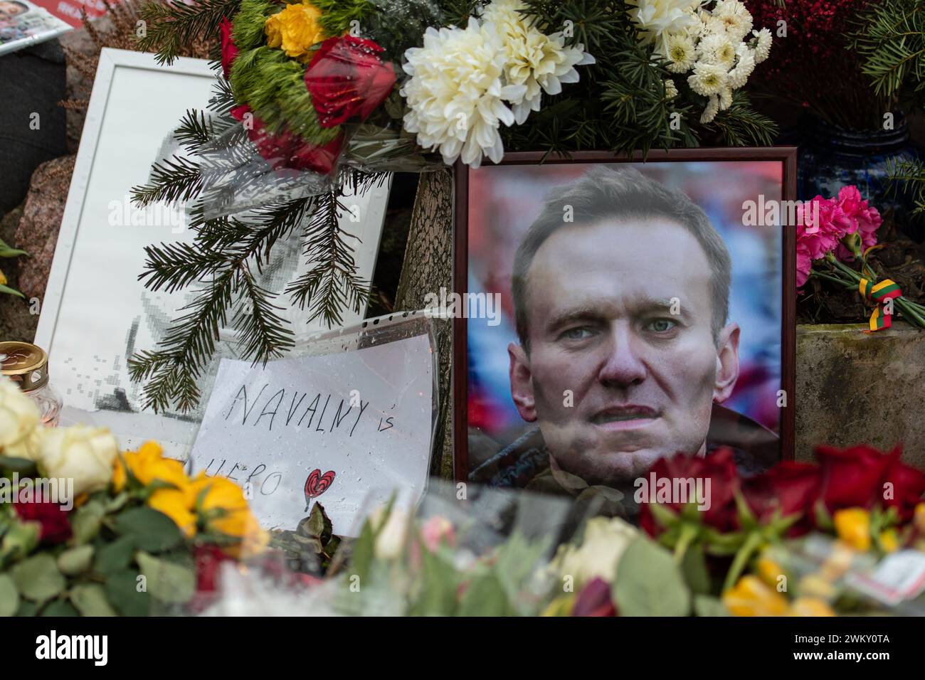 Flowers and candles laid at spontaneous memorial for Russian opposition ...