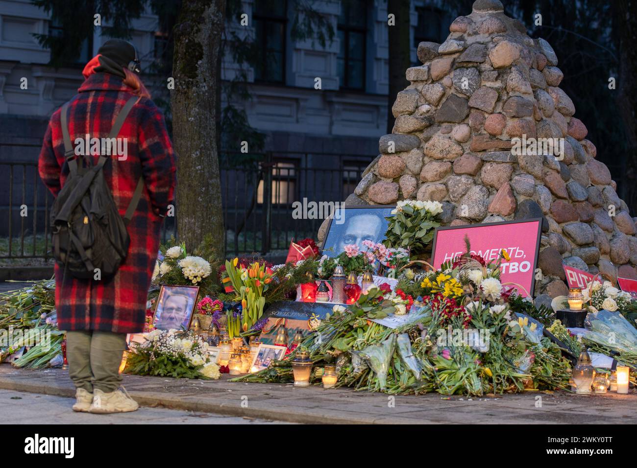 Flowers and candles laid at spontaneous memorial in Vilnius for Russian ...