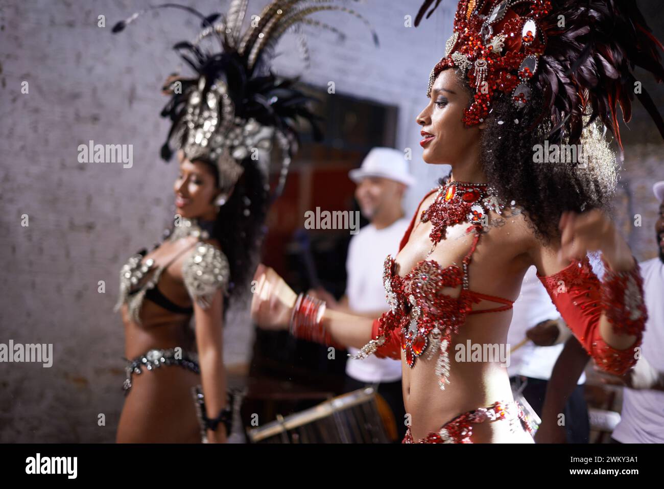 Rio carnival dancing drums hi-res stock photography and images - Alamy