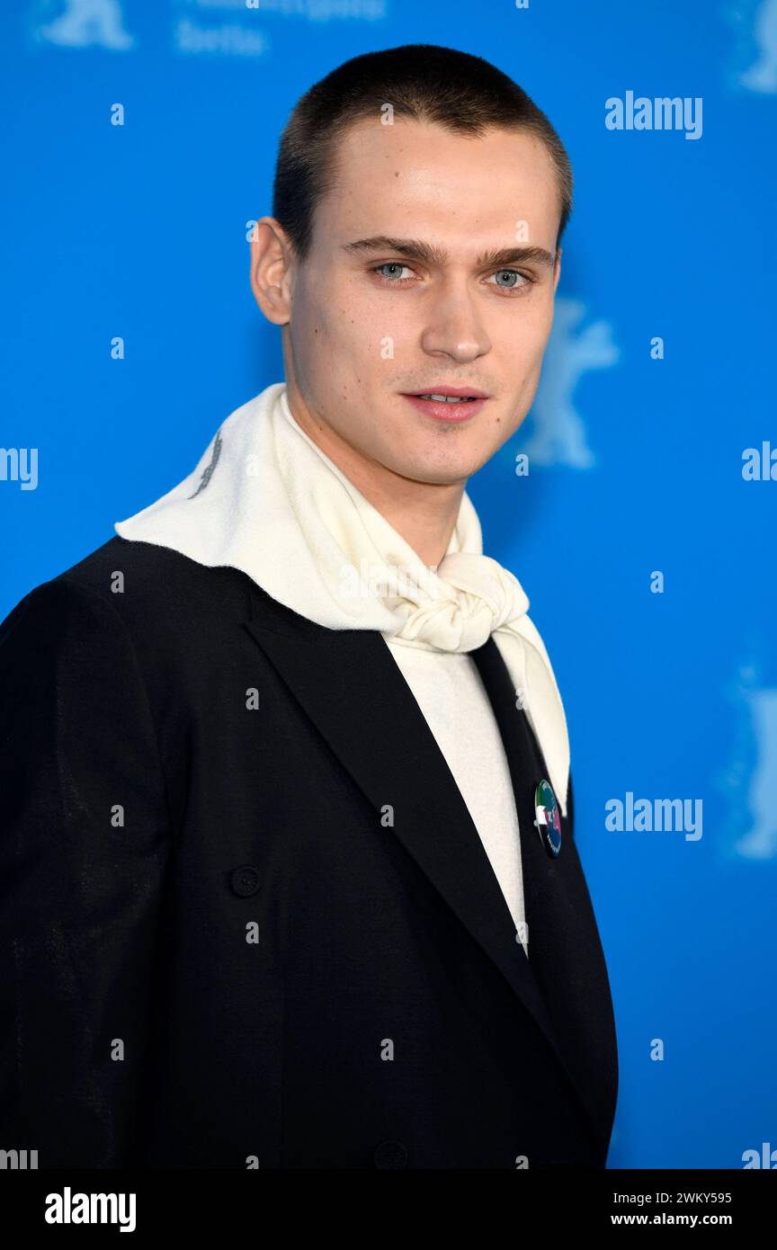 Saul Nanni beim Photocall zur Miniserie Supersex auf der Berlinale 2024 ...