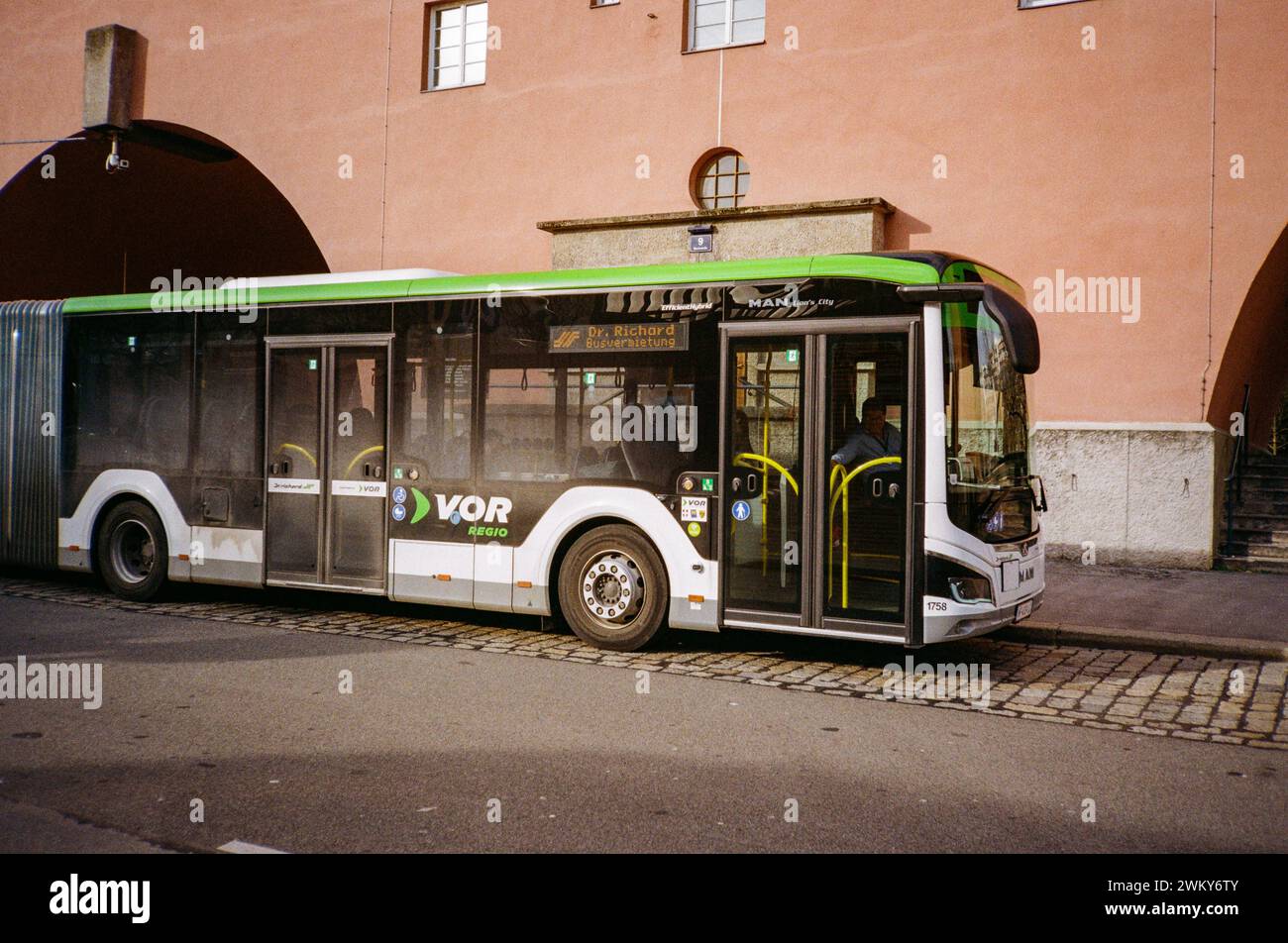 Vienna public bus, Karl Marx-Hof or Karl Marx Court, Vienna, Austria ...