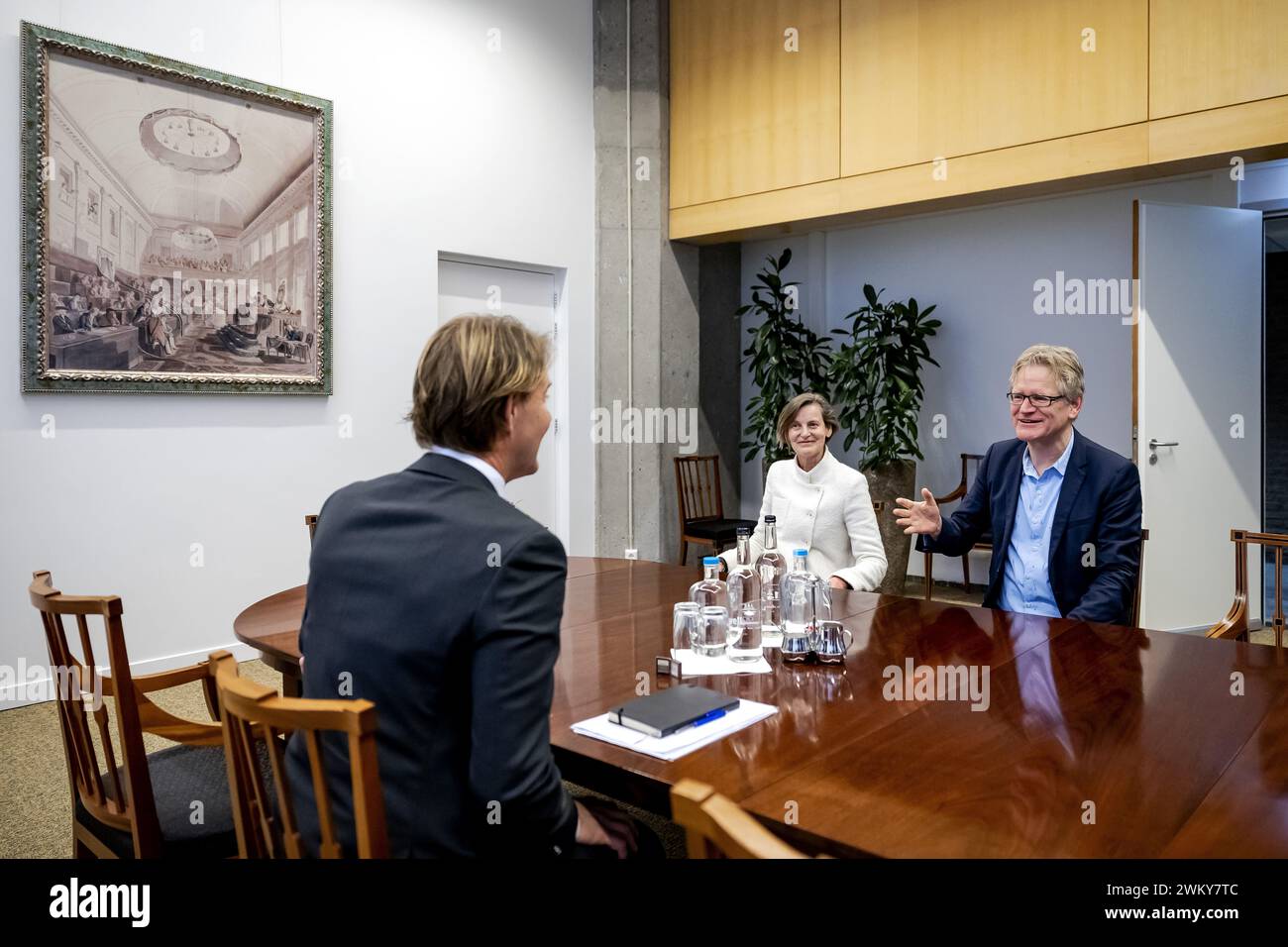 THE HAGUE - 23/02/2024, Informant Kim Putters receives Carla van Baalen ...