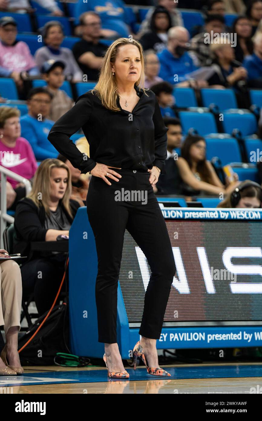 Utah Utes head coach Lynne Roberts during a NCAA women’s basketball ...