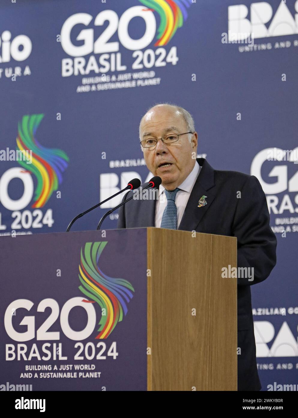 Brazilian Foreign Minister Mauro Vieira reads chairperson's summary ...