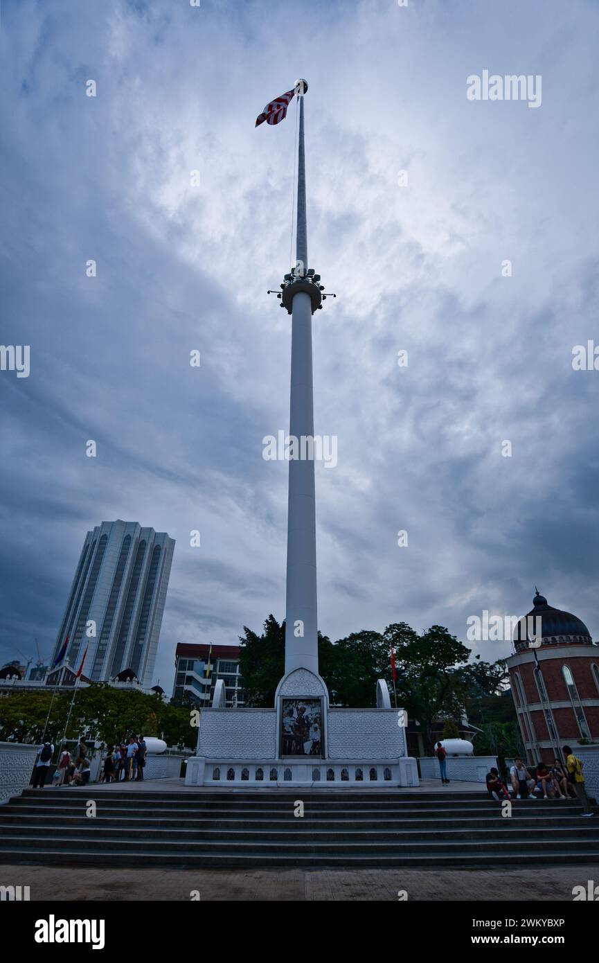 Malaysia flag pole dataran merdeka hi-res stock photography and images ...