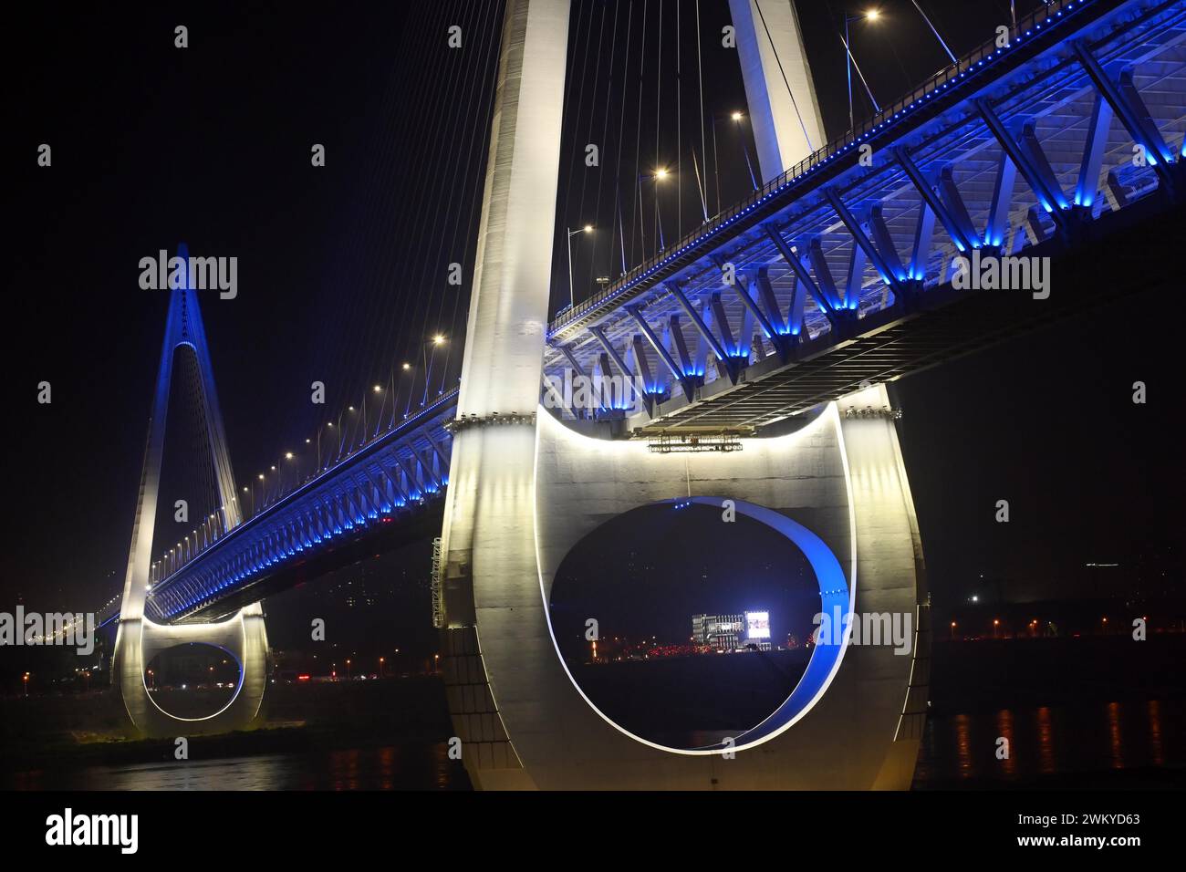 Magnificent scene of Baijusi Yangtze River Bridge in Chongqing, China ...