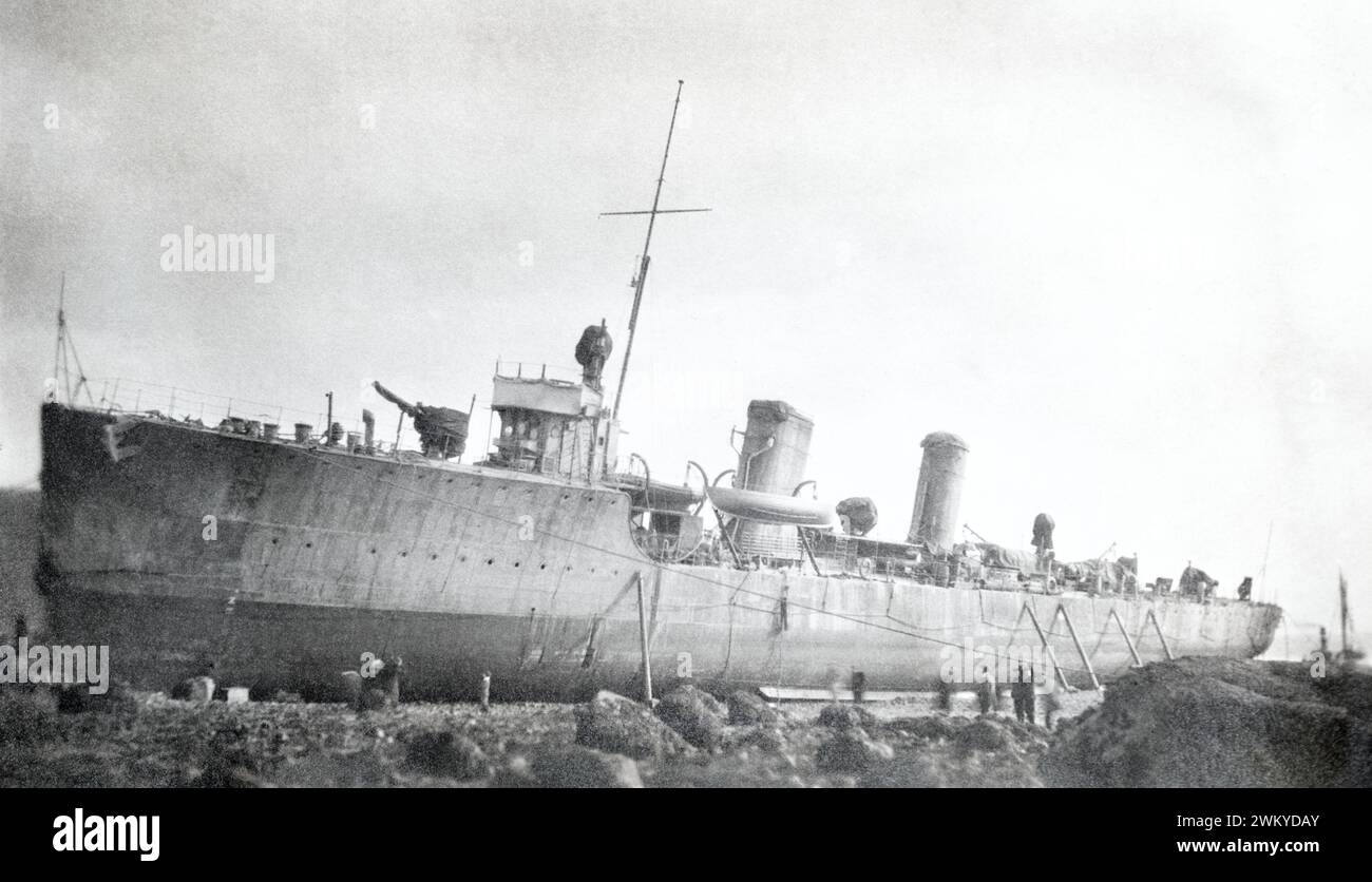 The Royal Navy L-class destroyer HMS Laverock run aground in the Firth ...