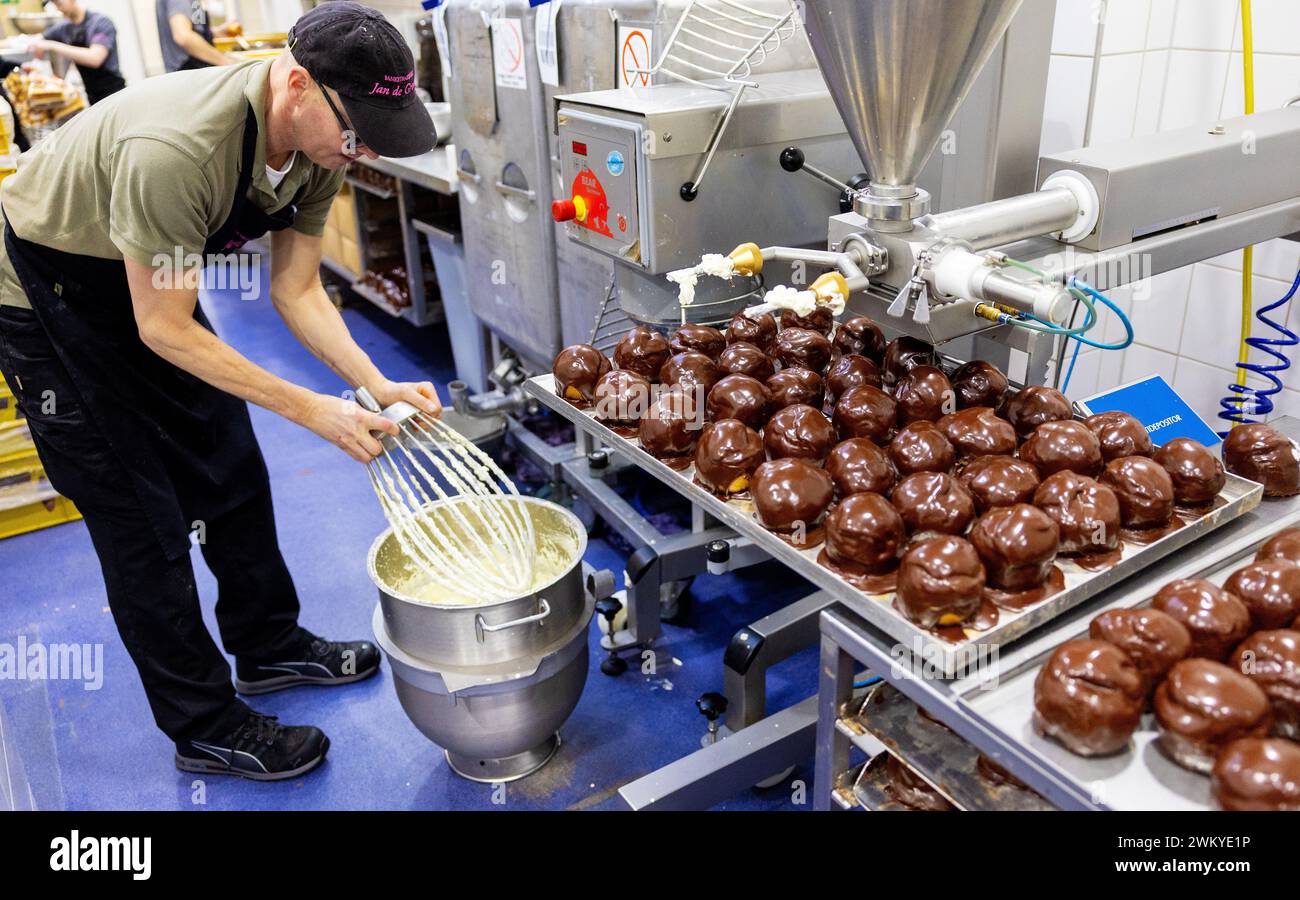 DEN BOSCH - Bossche bulbs in the bakery of Banketbakkerij Jan de Groot ...