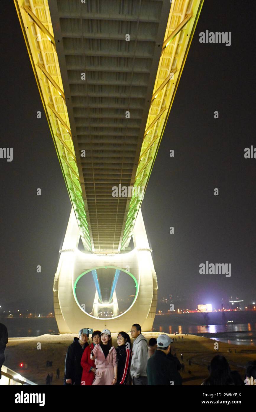 Magnificent scene of Baijusi Yangtze River Bridge in Chongqing, China ...