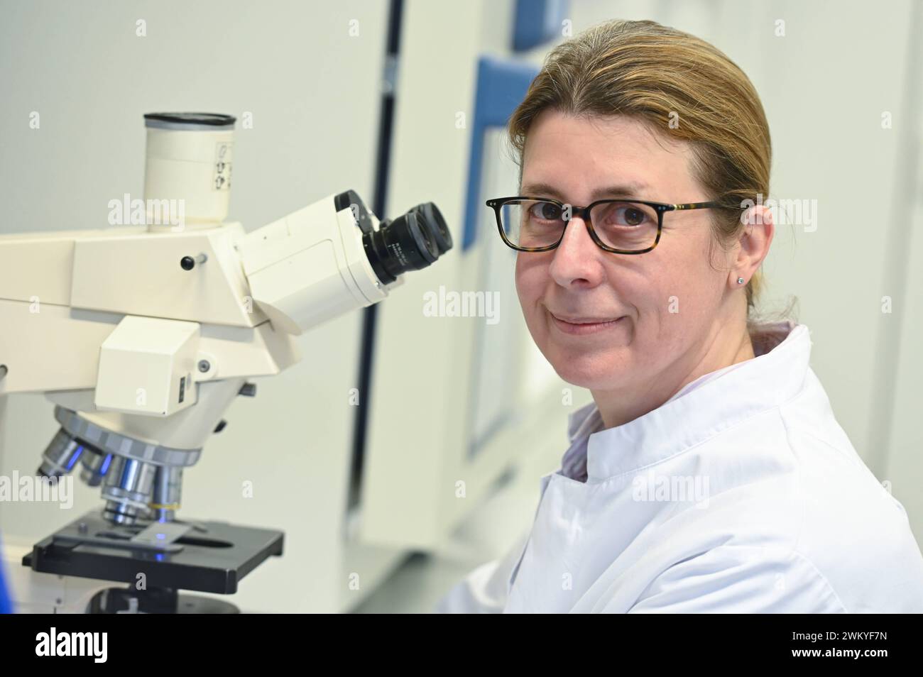 Infektionsforscherin Claudia Denkinger am 19.02.2024 im Labor des ...
