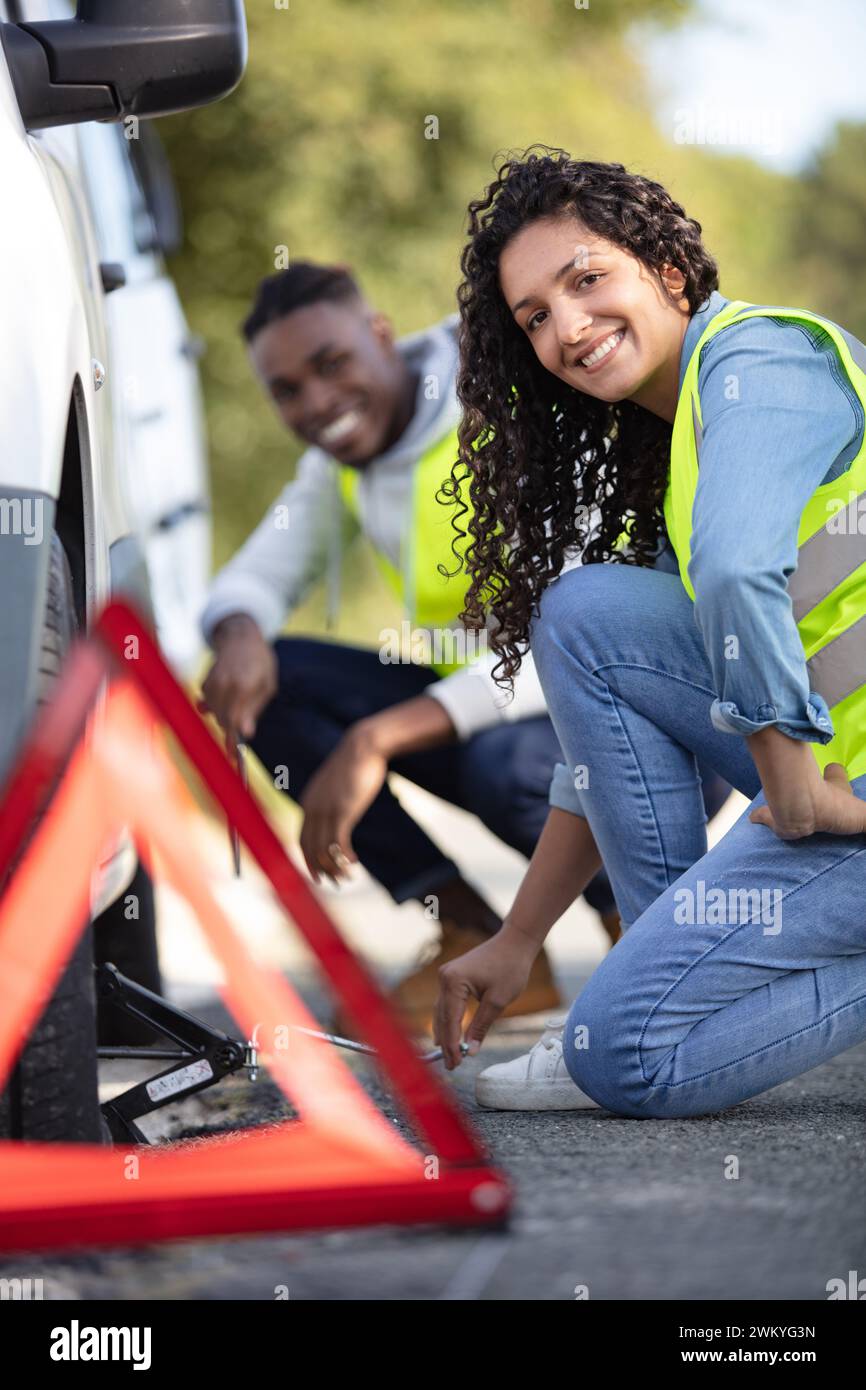 Flat tire woman changing hi-res stock photography and images - Alamy