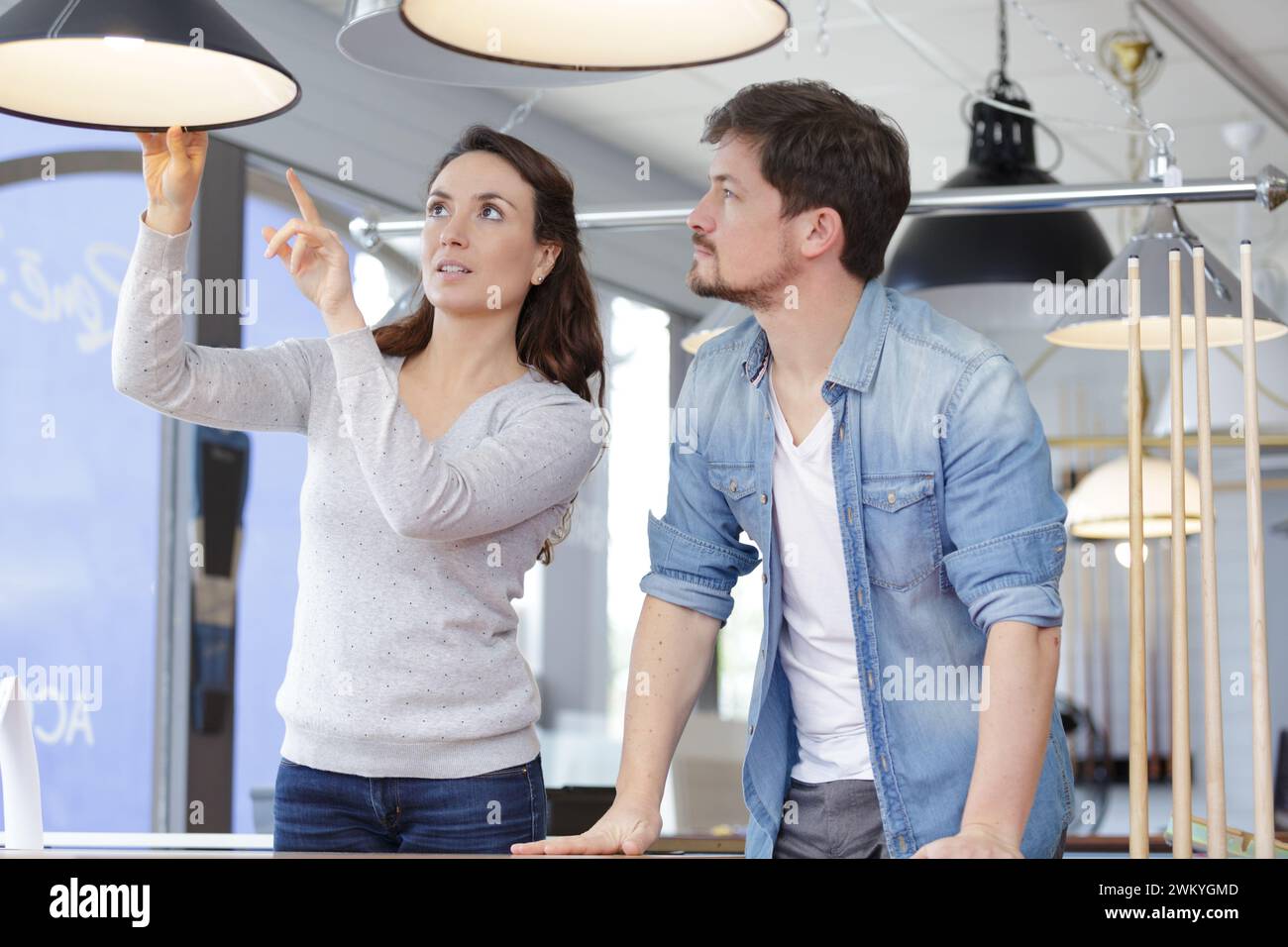 Overhead lighting fixtures hi-res stock photography and images - Alamy