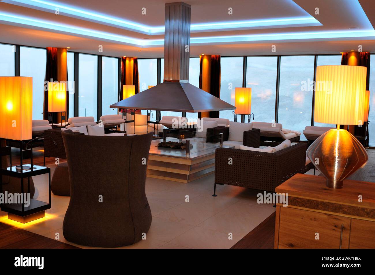 Die Inneneinrichtung des Aureus Spa Relax Room | Interior roof design ...