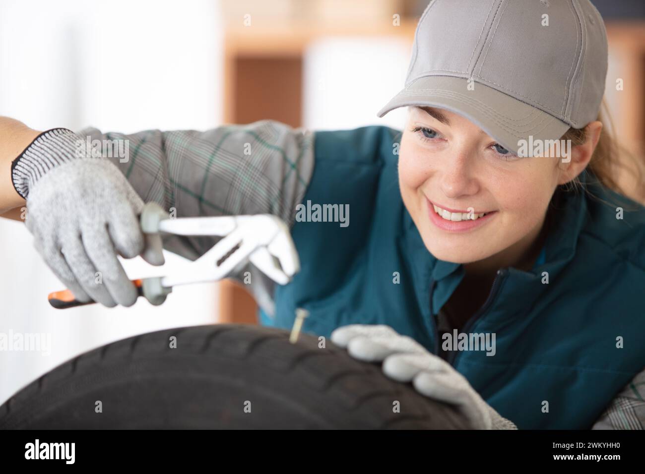 Removing tyre hi-res stock photography and images - Alamy